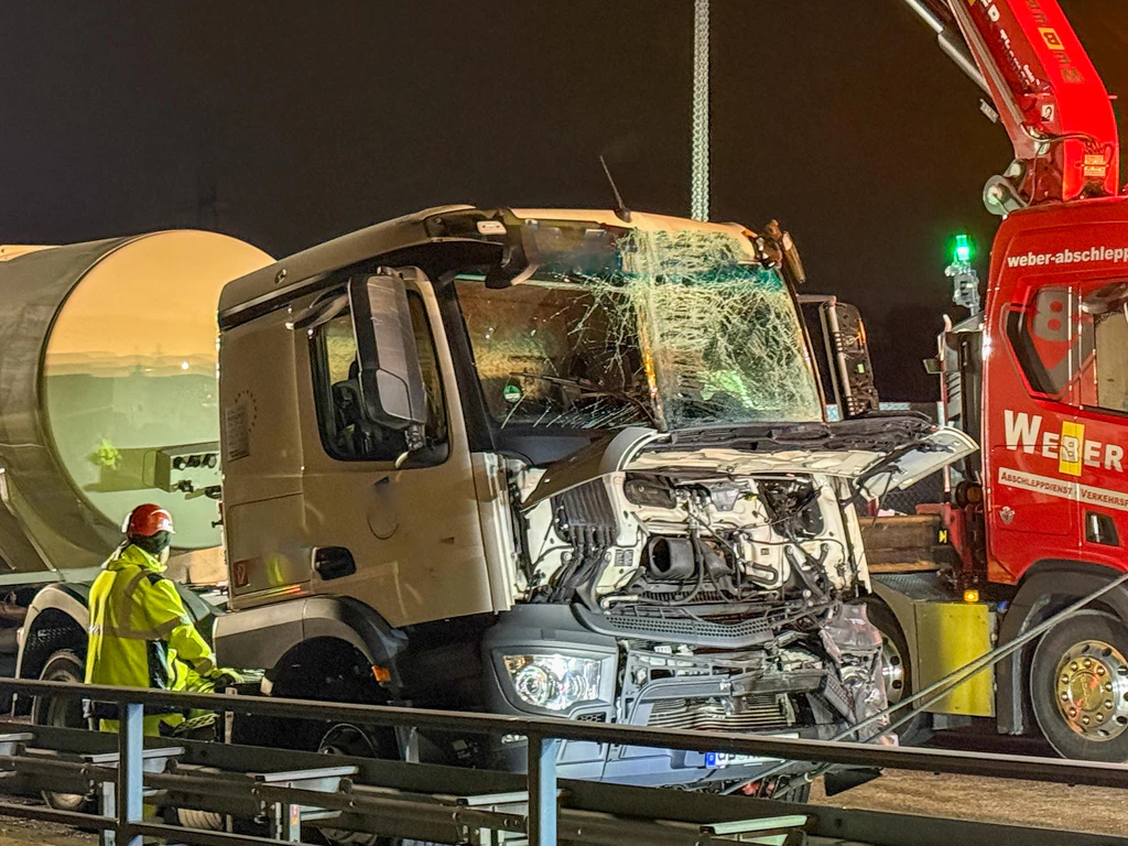 Stau und Sperrung am Dreieck Karlsruhe – lange Bergung nach Lkw-Unfall | die neue welle
