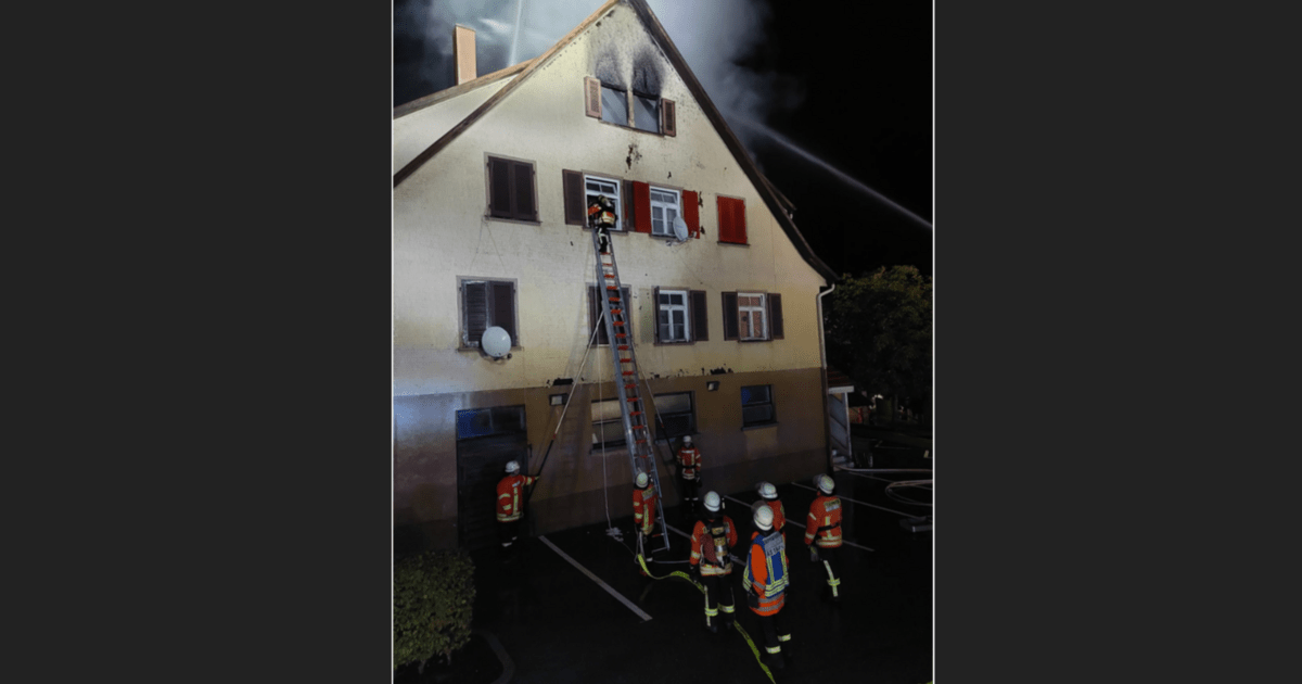 Feuerwehr rettet sieben Menschen aus brennendem Haus in Egenhausen | die neue welle