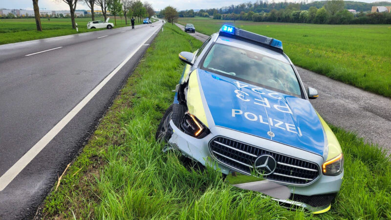 Unfall mit Streifenwagen bei Kieselbronn | die neue welle