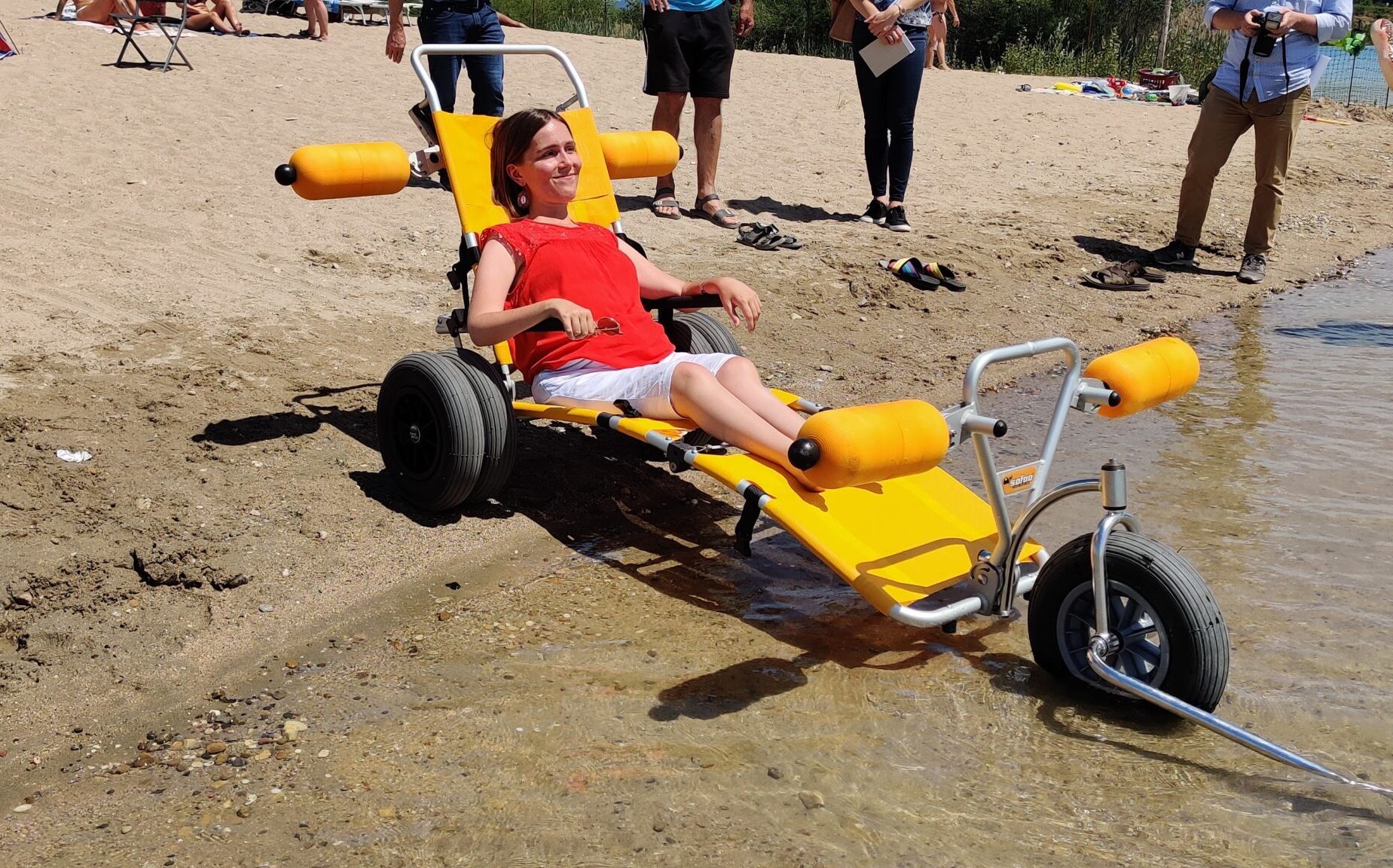 Strandbad Sandweier hat jetzt einen Strandrollstuhl | die neue welle